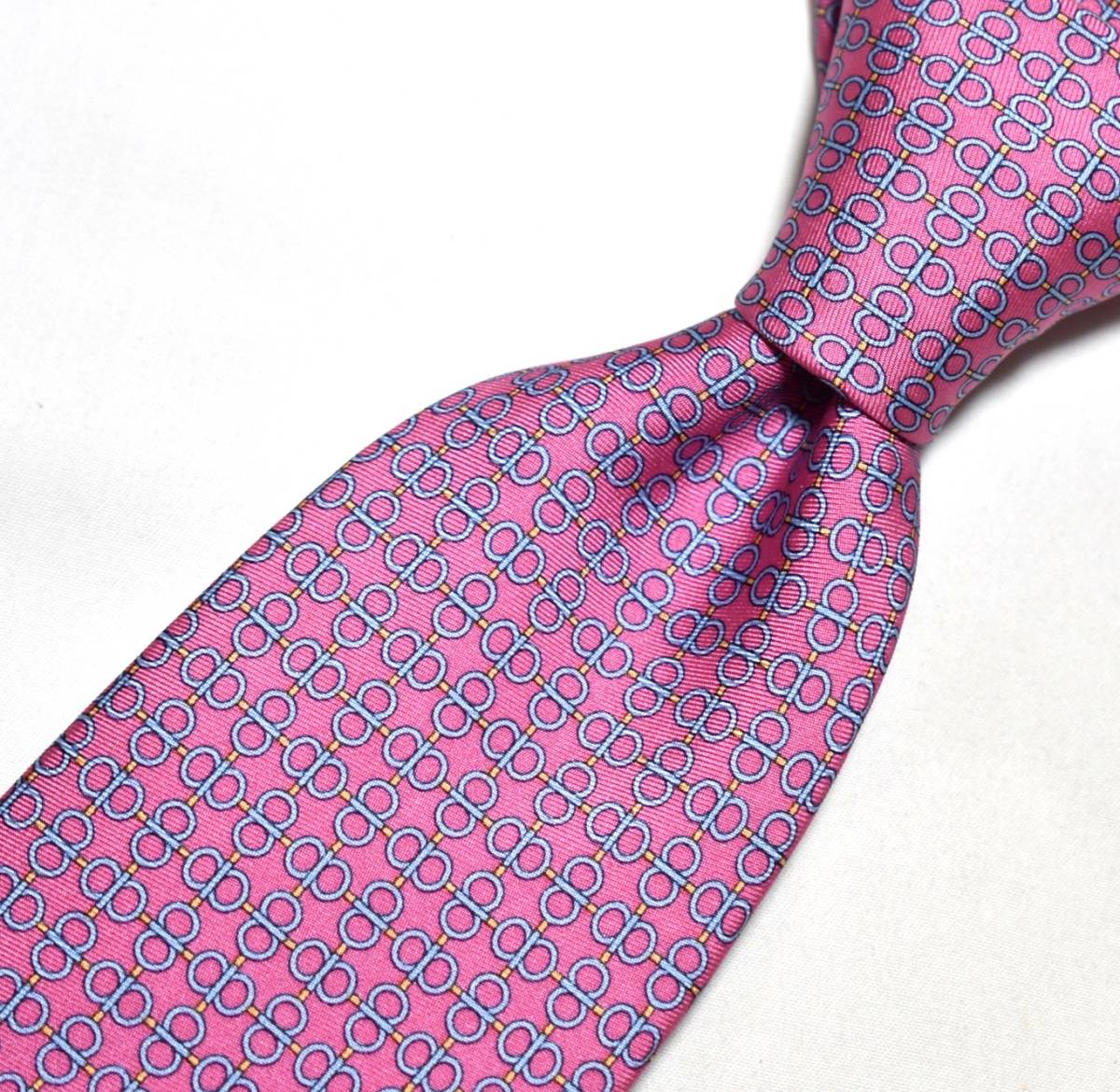 E178 フェラガモ ネクタイ パターン柄(ネクタイ)｜売買されたオークション情報、yahooの商品情報をアーカイブ公開 - オークファン ...