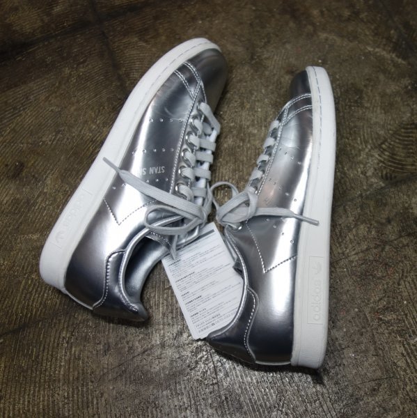 TK 展示品 adidas スタンスミス 銀色 シルバー FW5477 スニーカー US7 1/2 JP245 レディース ウィメンズ(24 ...