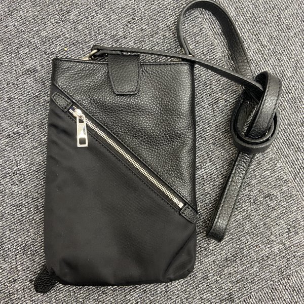box 21 レザーバッグ ショルダーバッグ 黒 ブラック クロスボディ ボックス21(牛革)｜売買されたオークション情報、yahooの商品 ...