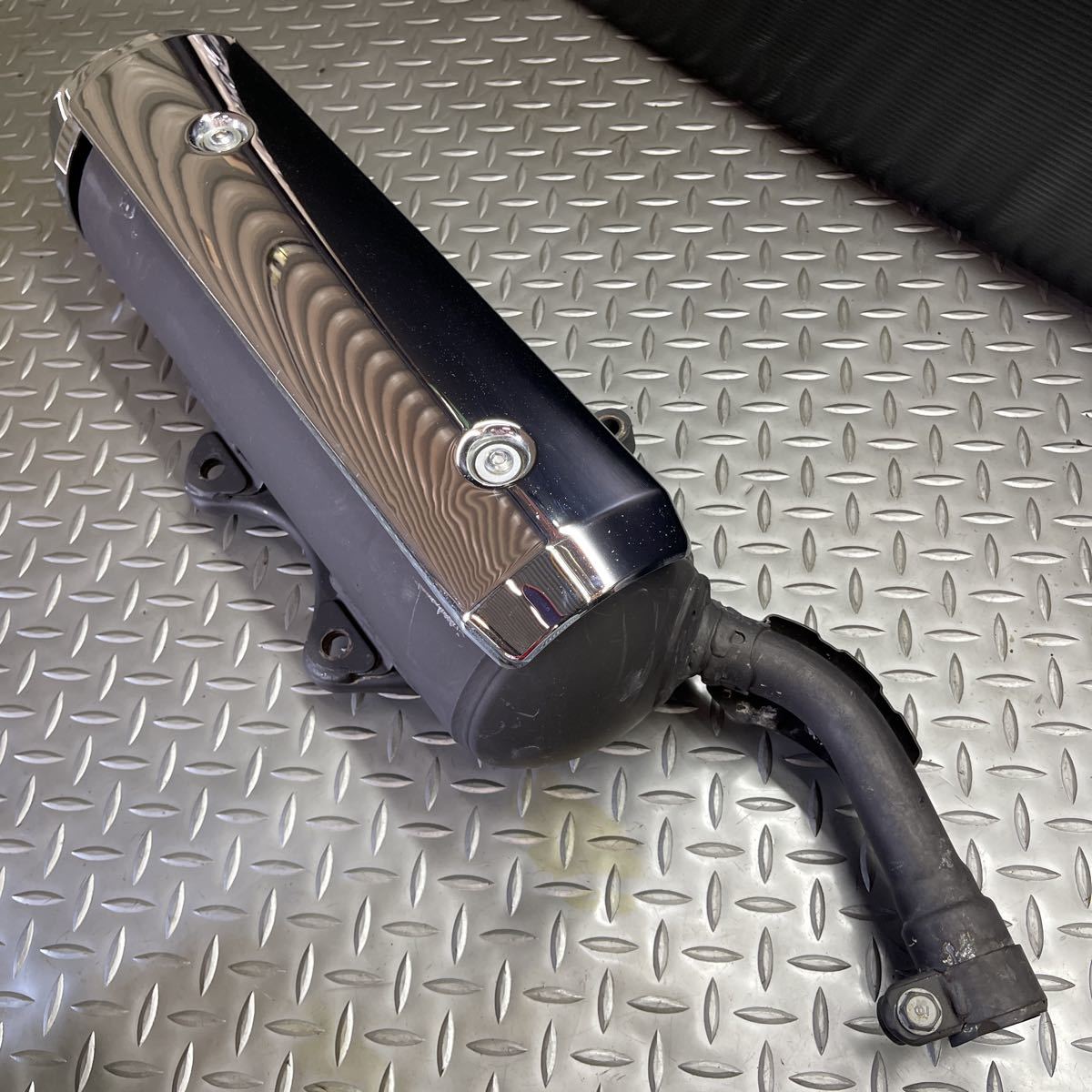 M138 MF08 フォルツァ後期 純正マフラー(マフラー本体（純正）)｜売買されたオークション情報、yahooの商品情報をアーカイブ公開 ...