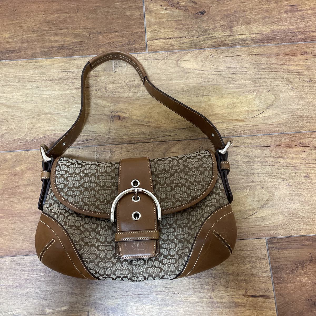 COACH コーチハンドバッグ ミニシグネチャー 6818(ハンドバッグ)｜売買されたオークション情報、yahooの商品情報をアーカイブ公開 ...