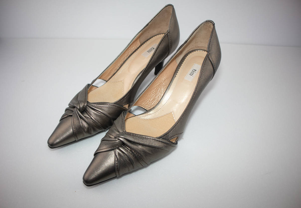 Pitti 革パンプス 25 5cm 光沢(ゴールド系)｜売買されたオークション情報、yahooの商品情報をアーカイブ公開 - オークファン（aucfan.com）