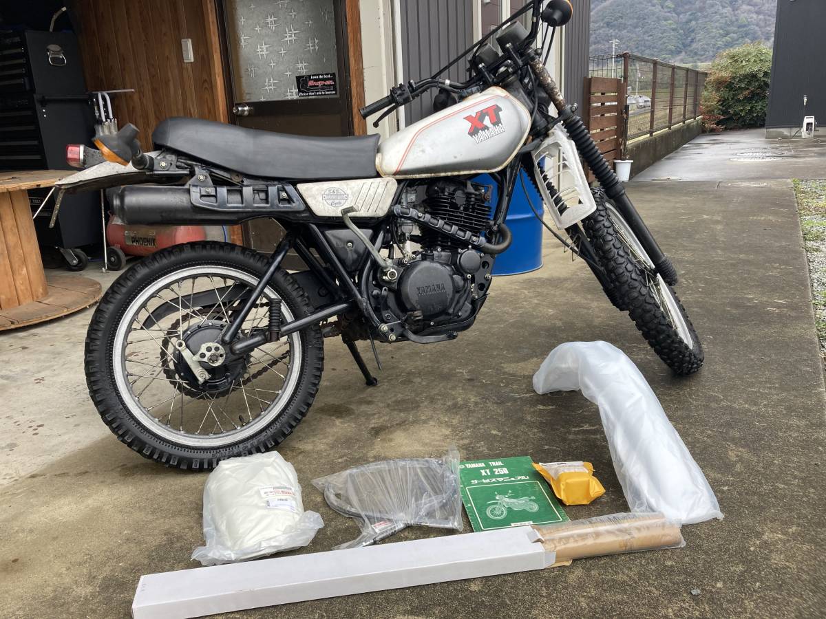 1980年 XT250 3Y5 書付き レストアセット サービスマニュアルと部品付 ヴィンテージモトクロッサー(ヤマハ)｜売買された ...