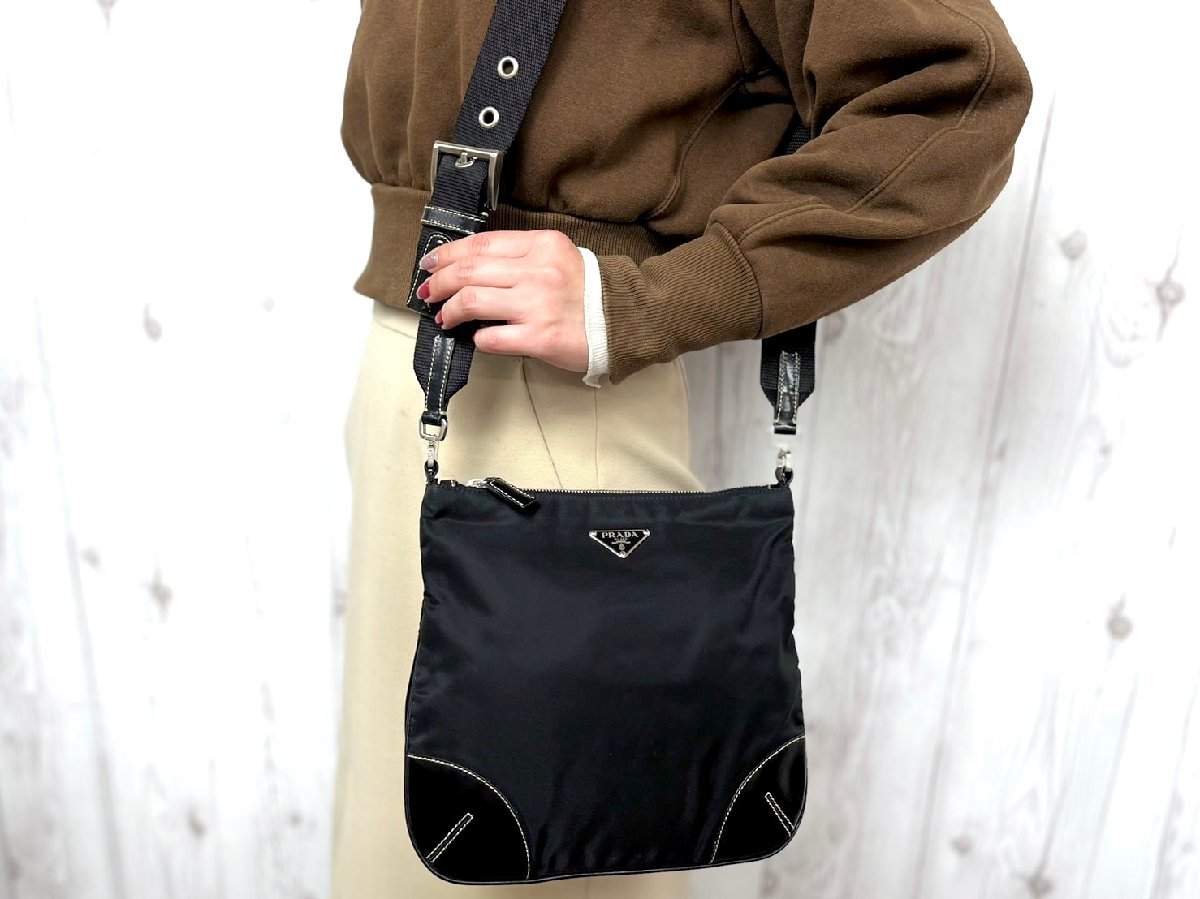 極 PRADA プラダ テスート ショルダーバッグ バッグ ナイロン×レザー 黒 68741(ショルダーバッグ)｜売買されたオークション情報、yahooの商品情報をアーカイブ公開 ...