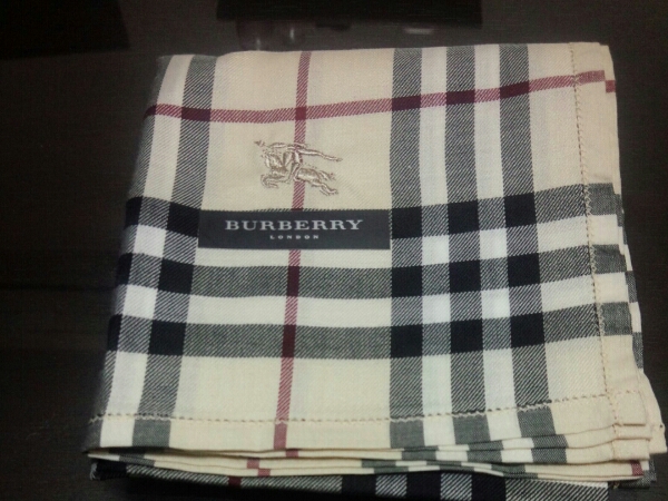 バーバリー ハンカチ 紳士用品 BURBERRY(その他)｜売買されたオークション情報、yahooの商品情報をアーカイブ公開 - オークファン（aucfan.com）