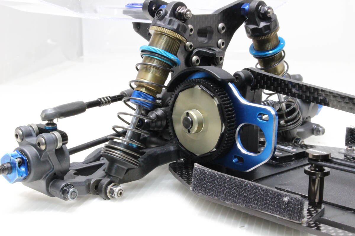 アソシ ASSOCIATED RC10 B6.3D EXOTEX CB6カーペットシャーシ コンバージョン仕様 スペアパーツ多数 ヨコモZERO3 ブラシレスモーター付き(その他)｜売買された ...
