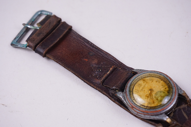 ks410 当時品 陸軍革ベルト 腕時計 OMEGA acier staybrite オメガ ジャンク品 陸海軍日本軍(オメガ)｜売買された ...