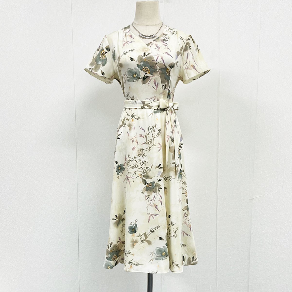 新作ヨーロッパ製 定価5万 ブルガリア発 RISELIN ワンピース 上品 シルク混 薄手 涼しげ 総柄 Vネック ポケット付き レディース 夏 M/46(Mサイズ)｜売買されたオークション ...