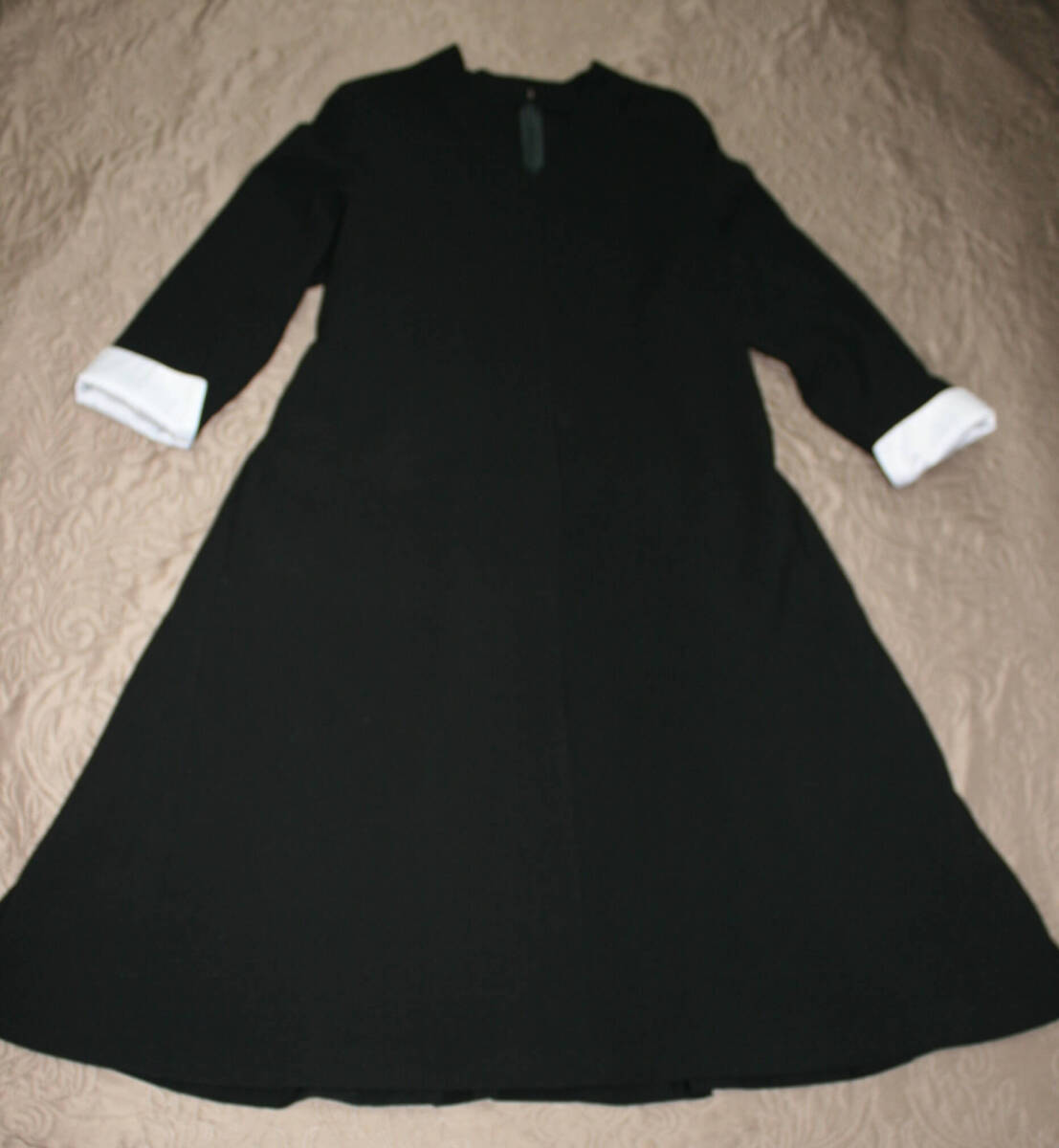 Madame Hiroko マダムヒロコ カフス バックベルト付きワンピース(Mサイズ)｜売買されたオークション情報、yahooの商品情報をアーカイブ公開 - オークファン（aucfan.com）