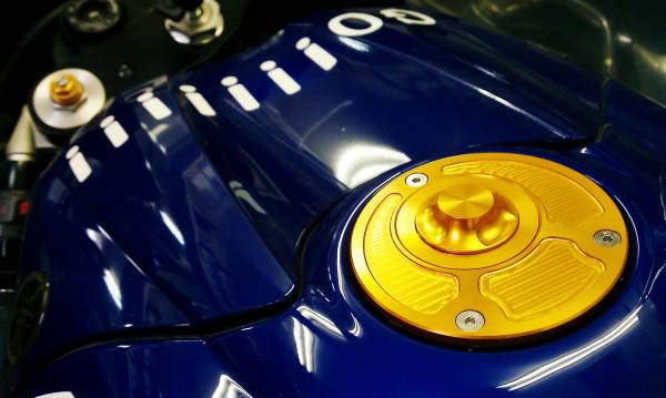 ビレットタンクキャップFZR250/XJR400/SRX60/TDM850/TRX/XJR1200