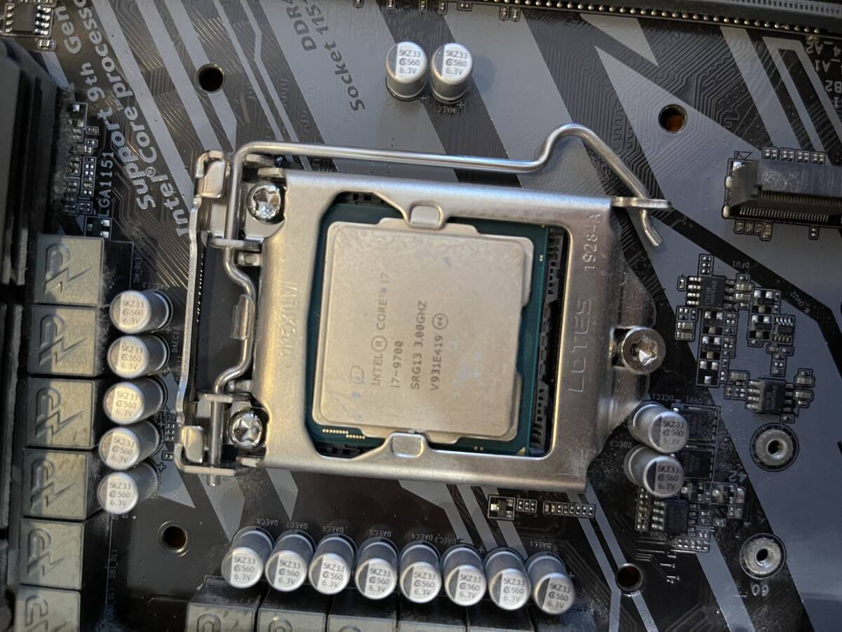 GIGABYTE Z390 UD マザーボード + CPU i7-9700 32GBメモリ 16GB×2 ＋ 16GBメモリ ×1(GIGA ...