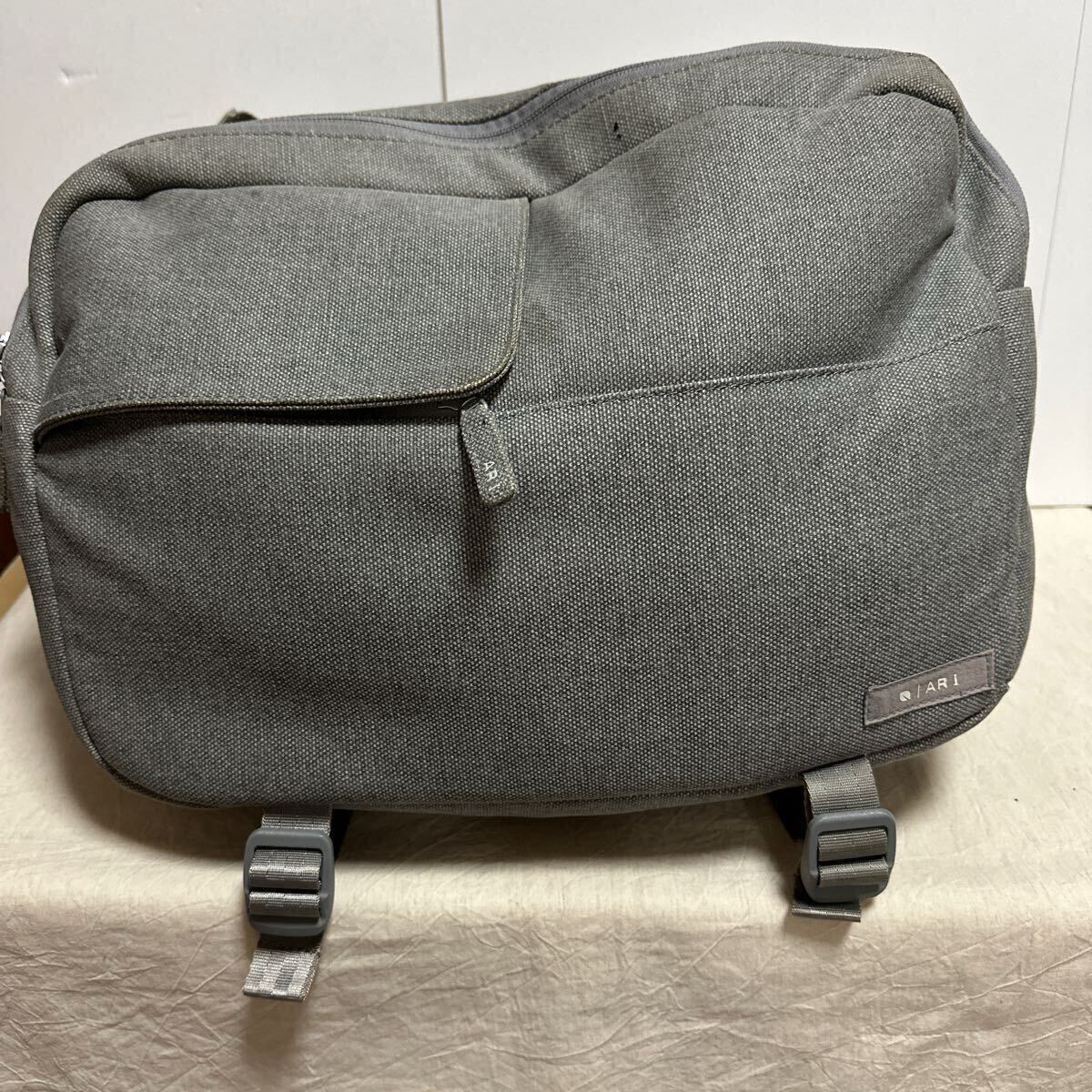 メッセンジャーバッグ ショルダーバッグ カメラバッグ incase Ari Marcopoulos Camera Bag for SLR ...
