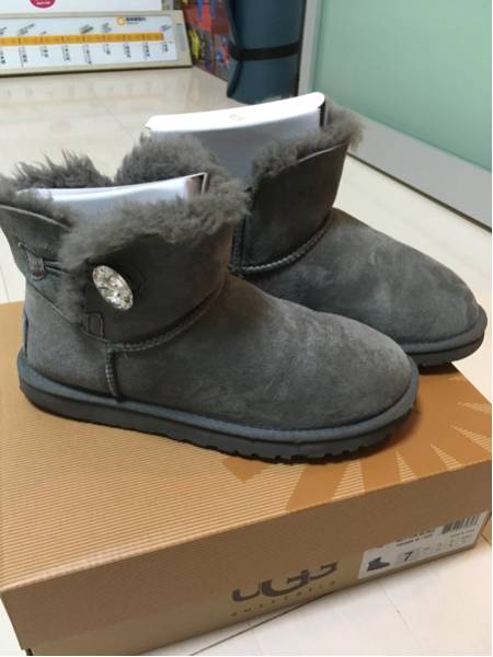 UGG ブーツ24センチグレー(US7)｜売買されたオークション情報、yahooの商品情報をアーカイブ公開 - オークファン（aucfan.com）