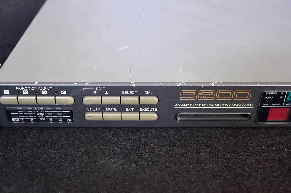 名機 ZOOM / 9200 デジタル リバーブ プロセッサーの質問一覧
