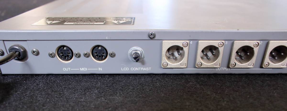 名機 ZOOM / 9200 デジタル リバーブ プロセッサーの質問一覧