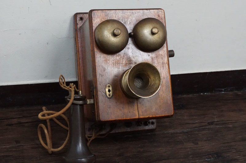 ら456 大正期 壁掛け 木製手回し電話機 デルビル電話機 磁石式電話機 アンティーク(その他)｜売買されたオークション情報、yahooの商品 ...