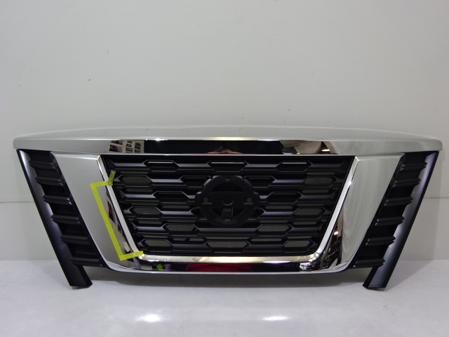 キャラバン NV350 E26 後期 フロントグリル/ラジエターグリル/ラジエーターグリル カメラ付 62310 5YE0A ...