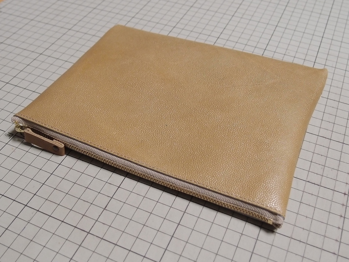レザー 牛革ポーチ 210x160mm 89g e マスタード系(ポーチ)｜売買されたオークション情報、yahooの商品情報をアーカイブ公開 - オークファン（aucfan.com）