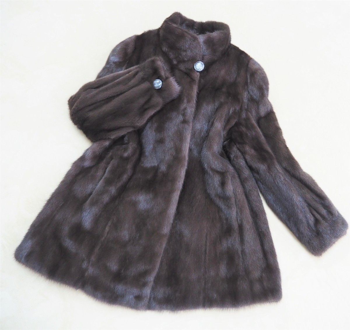 SAGA MINK Wood Notes by OS FUR ブルーアイリスミンク スタンドカラー ハーフコート 着丈75cm ブラウングレー ...