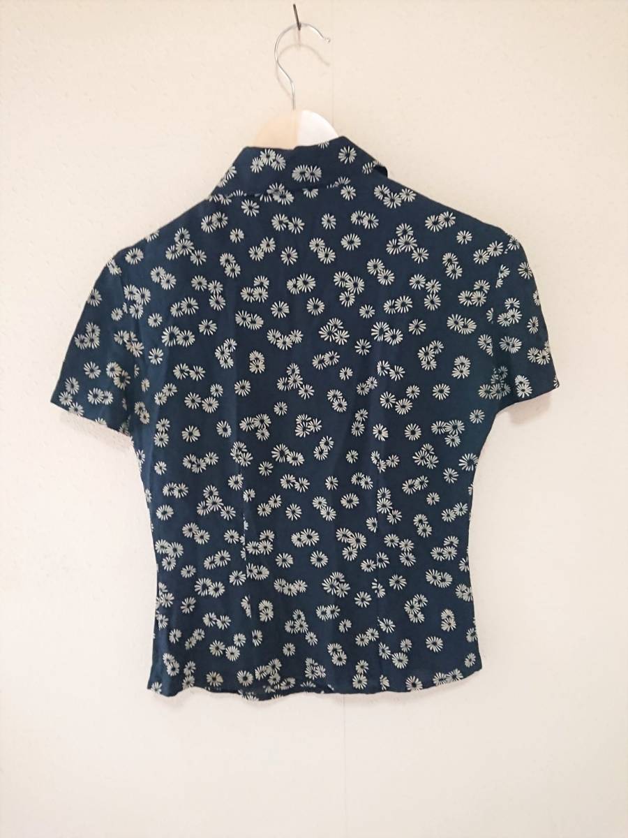 5402MY DKNY / ダナキャランニューヨーク サイズ 2 ブラック 花 フラワー柄 シルク 100％ 半袖シャツ レディース ウーマン ...