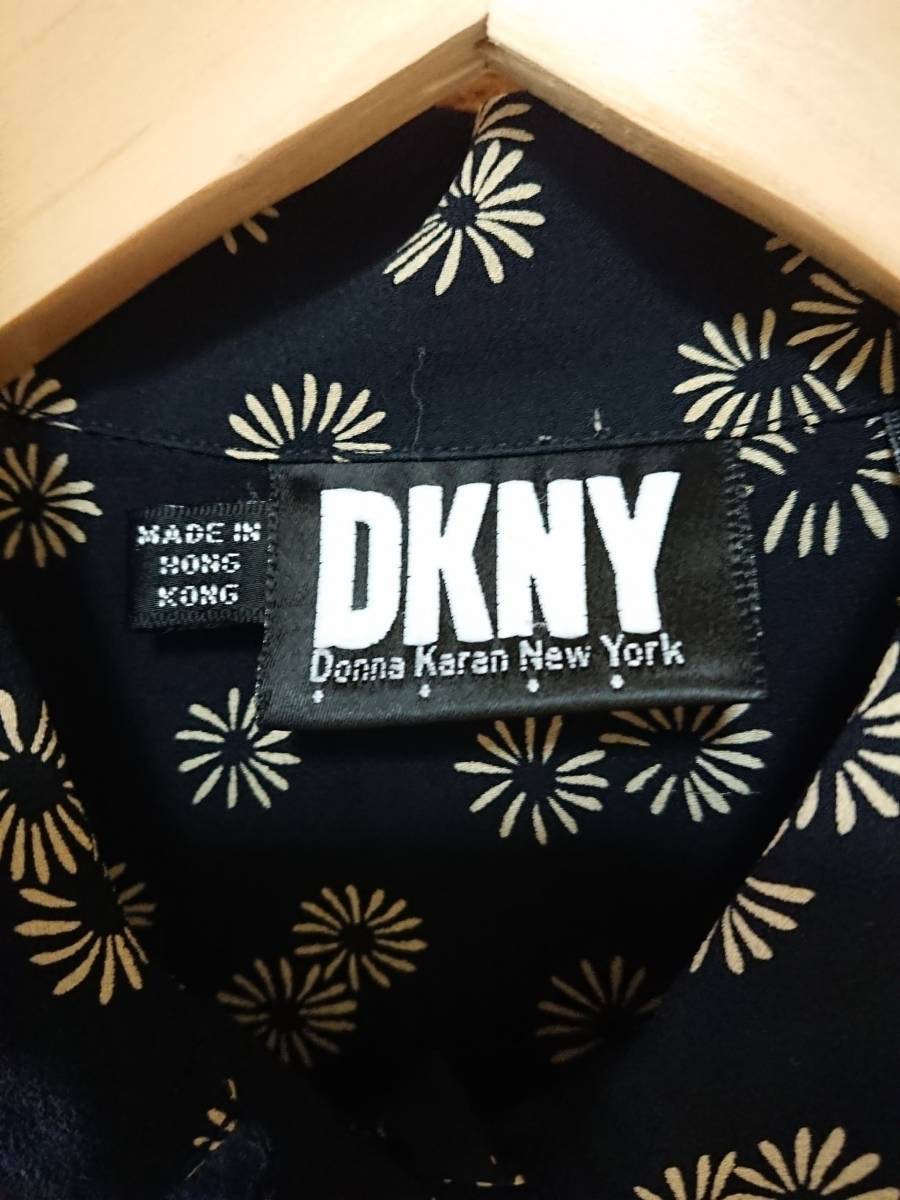 5402MY DKNY / ダナキャランニューヨーク サイズ 2 ブラック 花 フラワー柄 シルク 100％ 半袖シャツ レディース ウーマン ...