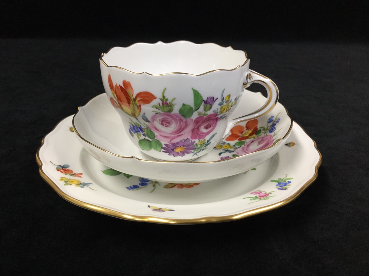 1級品 マイセン Meissen 5つ花ブーケと昆虫のカップ＆ソーサー＆デザートプレート 476(マイセン)｜売買されたオークション情報、yahooの商品情報をアーカイブ公開 - オークファン ...