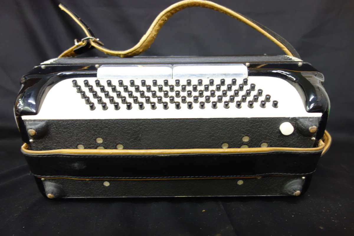 Paolo Soprani MadameⅡ アコーディオン ハードケース付き ジャンク 185(アコーディオン)｜売買されたオークション情報、yahooの商品情報をアーカイブ公開 ...