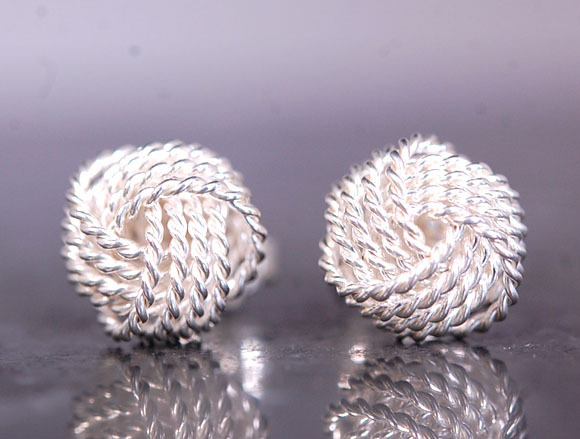 TIFFANY＆Co. ティファニー メッシュ ボール シルバー ピアス SV 925(ピアス)｜売買されたオークション情報、yahooの商品情報をアーカイブ公開 - オークファン ...