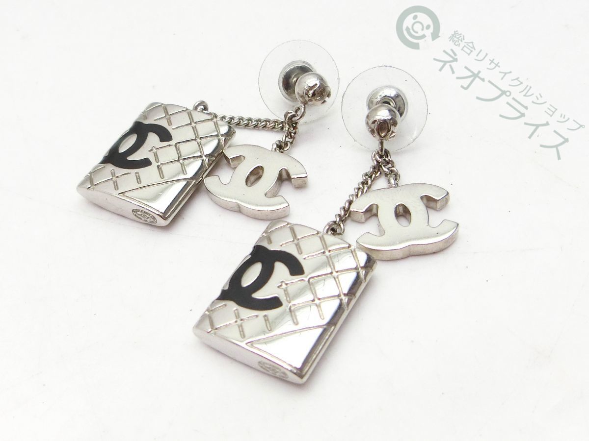 N18120 CHANEL シャネル 05C カンボン ココ マーク スイング ピアス(ピアス)｜売買されたオークション情報、yahooの商品情報をアーカイブ公開 - オークファン ...