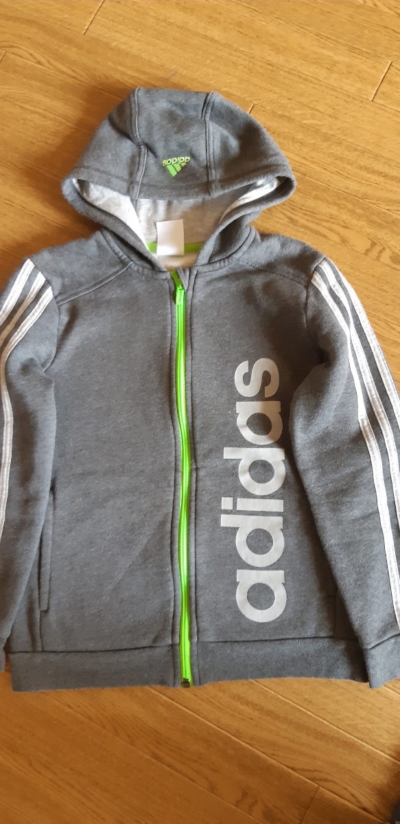 アディダス パーカー140(140（135～144cm）)｜売買されたオークション情報、yahooの商品情報をアーカイブ公開 - オークファン（aucfan.com）