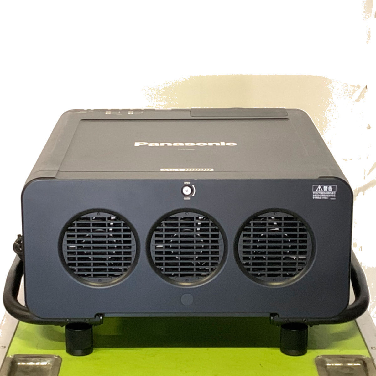 引取限定 Panasonic TH-D10000 高輝度 3DLP プロジェクター 可動式ハードケース付き ジャンク品 TG(本体)｜売買され ...