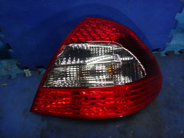 メルセデス ベンツ W211 E350 E300 等 セダン 後期 純正 右 リア テール ランプ レンズ ライト 品番 2118202664 ...