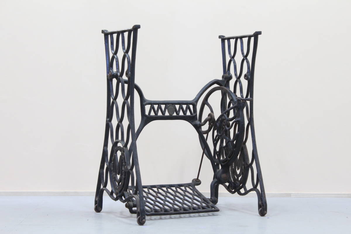 鉄脚 網目 足踏み ミシン アンティーク ビンテージ カフェ シャビー DIY アイアン テーブル ミシン台 C0278 検索ワード / シンガー SINGER(店舗什器)｜売買された ...