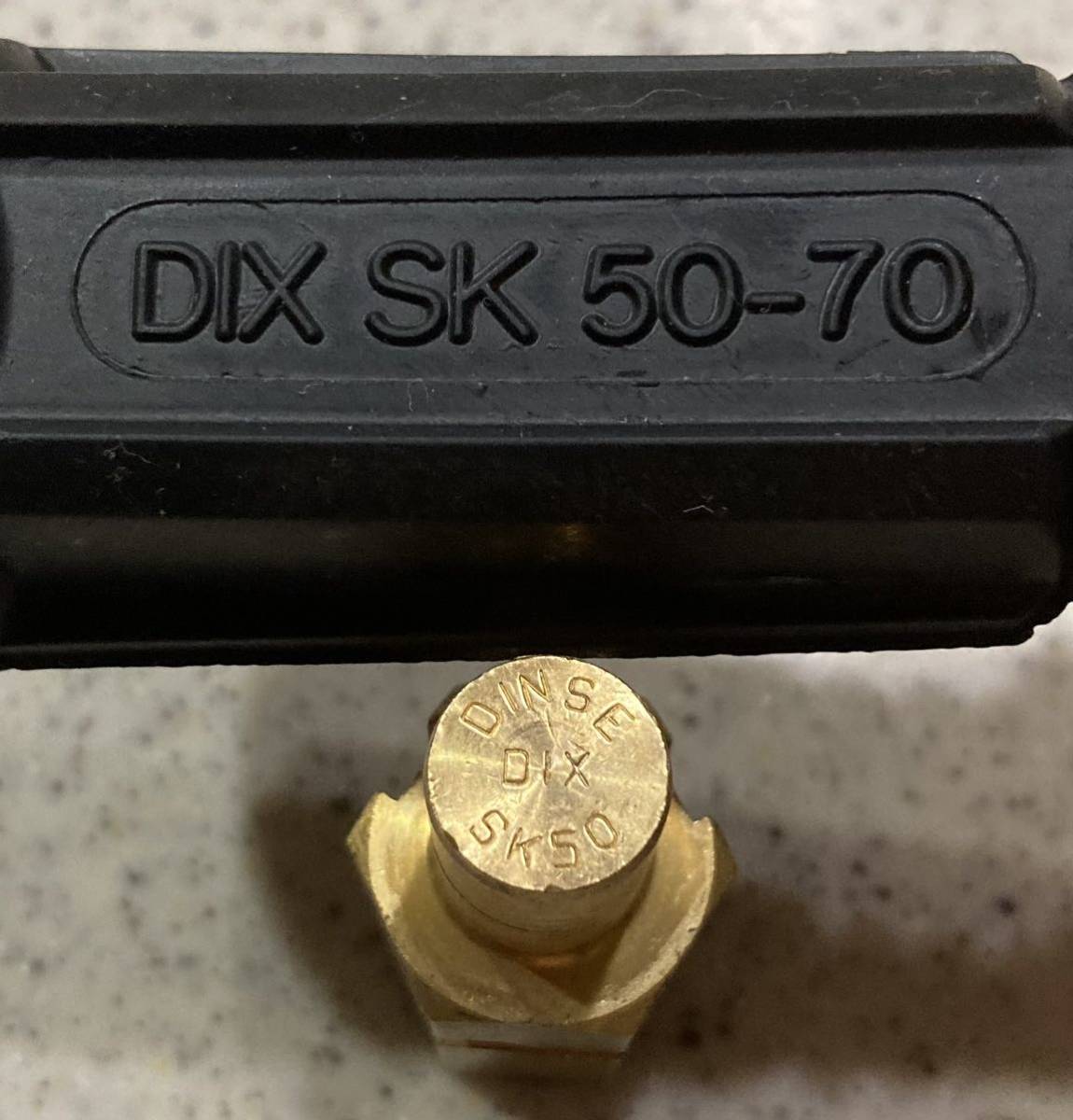 DINSE GERMANY 溶接機用 大型コネクター メス DIX SK 50-70 35/50 ダイヘンの入札履歴 - 入札者の順位