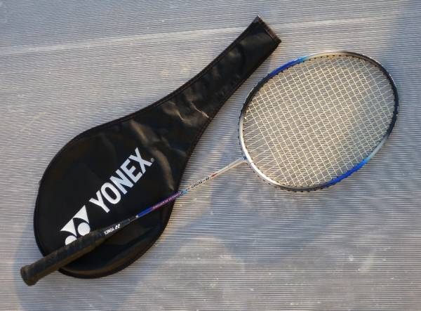 YONEX バドミントンラケット B－550AL ケース付(ラケット)｜売買されたオークション情報、yahooの商品情報をアーカイブ公開 - オークファン（aucfan.com）
