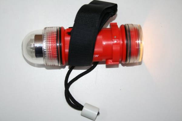 ACR社製 Firefly Plus ストロボ 非常灯 防水 水中ライト(ライト)｜売買されたオークション情報、yahooの商品情報を ...
