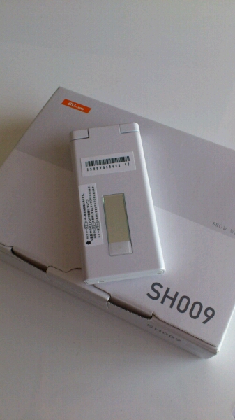 au SH009 ホワイト(携帯電話)｜売買されたオークション情報、yahooの商品情報をアーカイブ公開 - オークファン（aucfan.com）