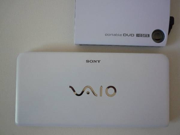 SONY VAIO P ホワイト VPCP119KJ/W ＋USB外付DVDマルチドライブ(ソニー)｜売買されたオークション情報、yahooの商品情報をアーカイブ公開 - オークファン ...