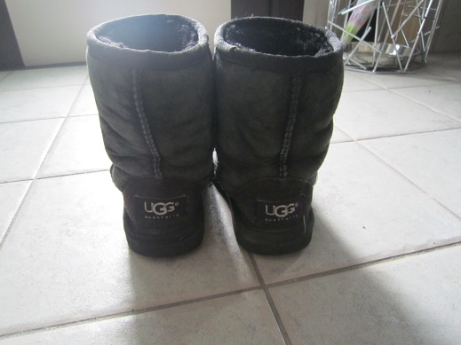 UGG キッズ16cm クラシック ブラック シープスキン(UGG オーストラリア)｜売買されたオークション情報、yahooの商品情報をアーカイブ公開 - オークファン（aucfan.com）