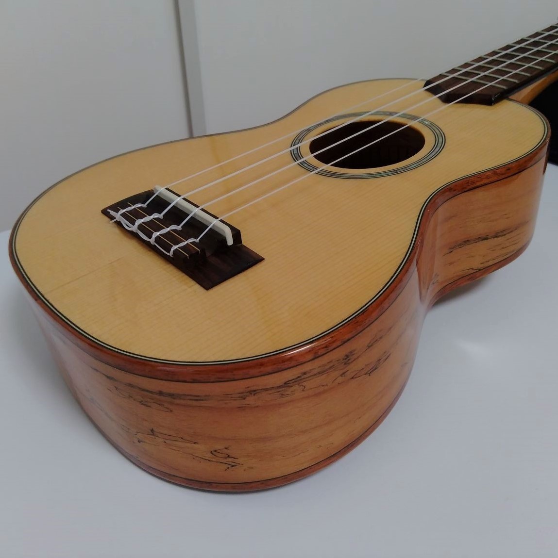 KALA KA-FMSG ソリッドスプルース トップ フレイムメイプル ソプラノ ウクレレ カラ クリップチューナー付 Aria ACT-03(本体)｜売買されたオークション情報、yahooの ...