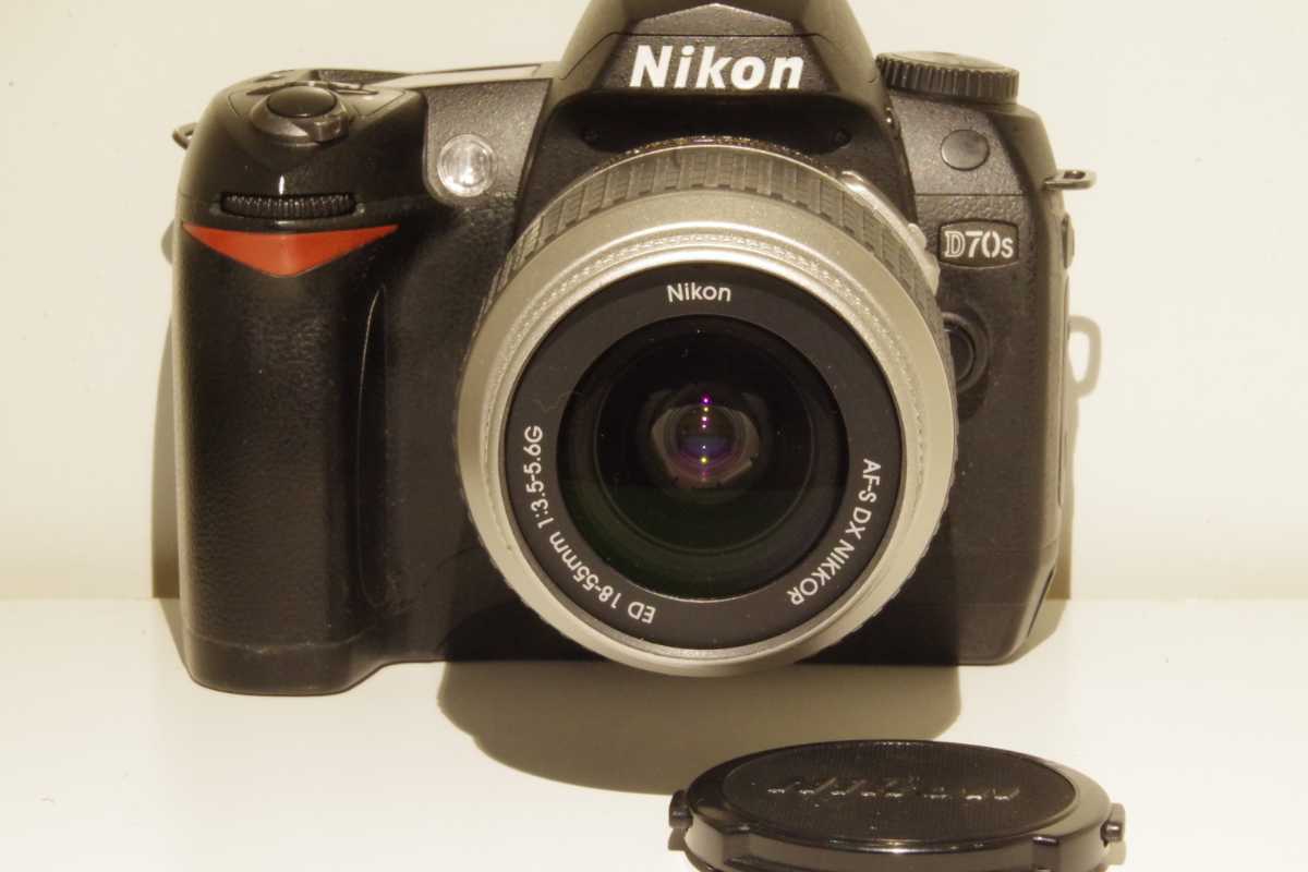 ニコン Nikon D70s本体他＋AF-Sニッコール18-55mmED(ニコン)｜売買されたオークション情報、yahooの商品情報をアーカイブ公開 - オークファン（aucfan.com）