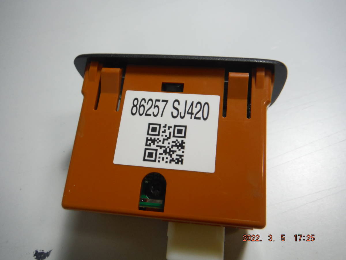 スバル 純正 USB コンセント ターミナル 品番 86257SJ420 2口 電源(スバル用)｜売買されたオークション情報、yahooの商品 ...