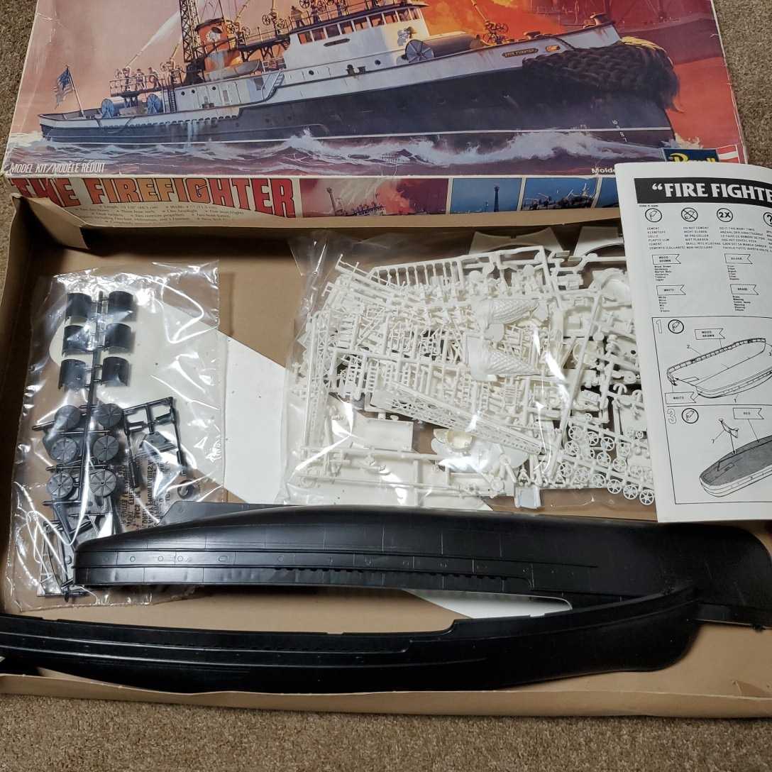 大型キット Revell THE FIREFIGHTER Harbor Fire Boat 全長48.5㎝消防艇とAMT ERTL1/72 ...