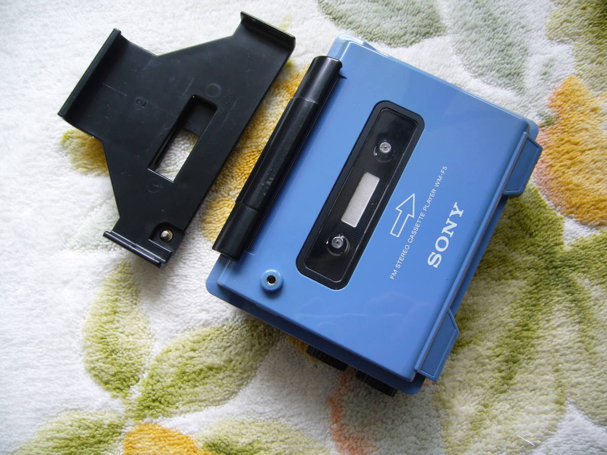 WMF001 SONY WM-F5 ウォークマンFM DD機構 青 ホルダー付き/FMラジオ付き No: 25366(再生専用)｜売買された ...