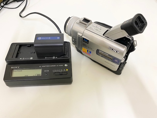 ビデオカメラ SONY 120x DIGITALZOOM Carl zeiss Vario-sonnar MEGA PIXEL DCR ...