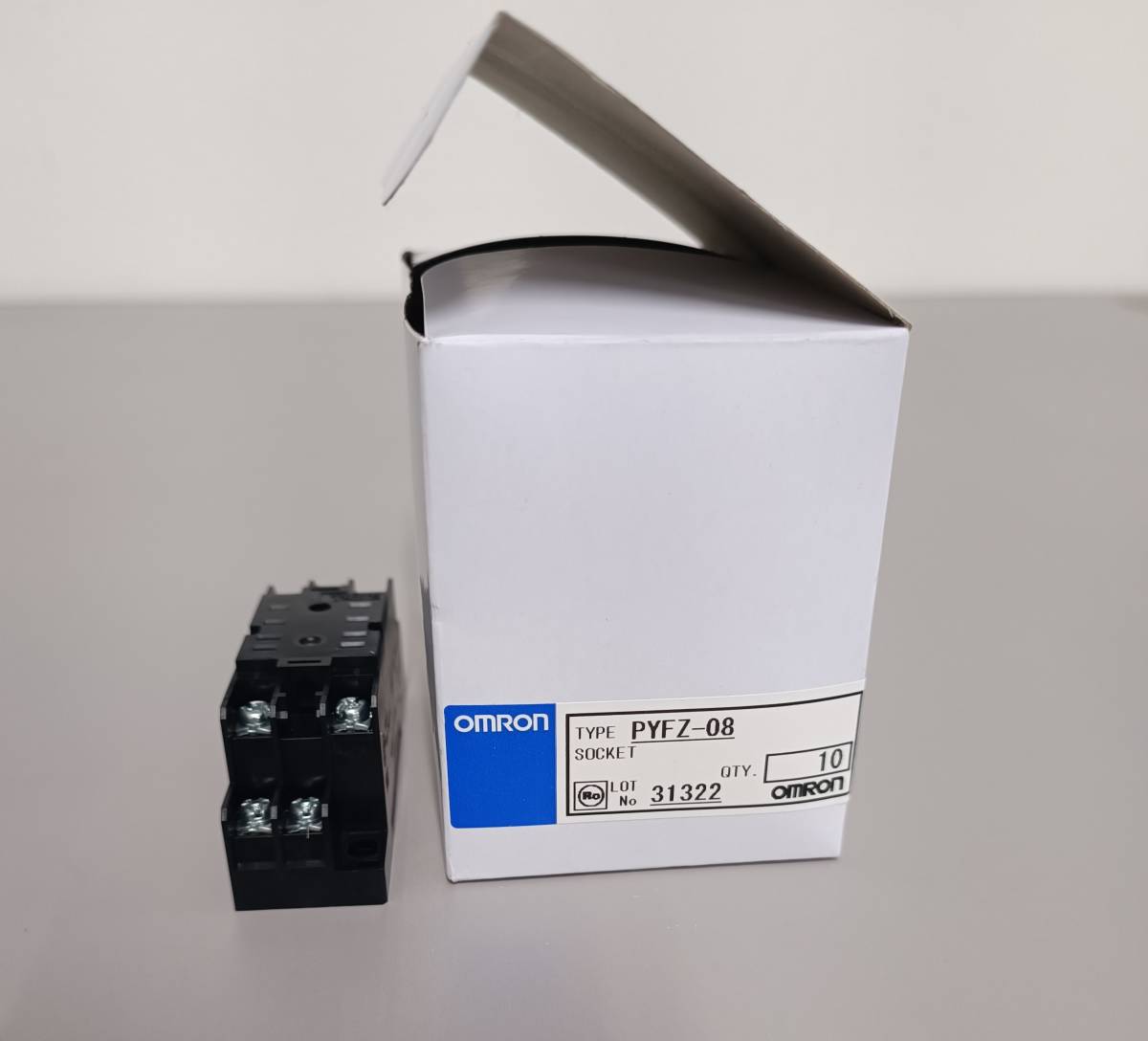 OMRON/オムロン PYFZ-08 角形ソケット 1箱 10個入(電材、配電用品)｜売買されたオークション情報、yahooの商品情報を ...