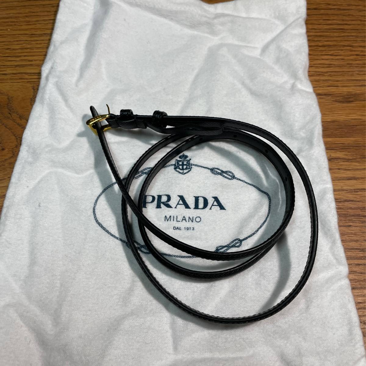 1円〜 PRADA プラダ サフィアーノ レザー ベルト 80/32 ウエスト約75cm〜85cm 調整可能 ベルト穴5つ(黒)｜売買されたオークション情報、yahooの商品情報をアーカイブ ...