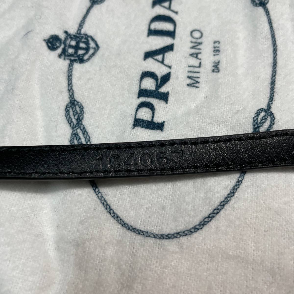 1円〜 PRADA プラダ サフィアーノ レザー ベルト 80/32 ウエスト約75cm〜85cm 調整可能 ベルト穴5つ(黒)｜売買されたオークション情報、yahooの商品情報をアーカイブ ...