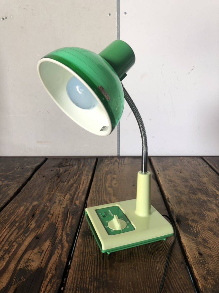 昭和レトロ SHARP LS-931 緑 電気スタンド スタンドライト 照明 卓上 レトロポップ(テーブルスタンド)｜売買されたオークション情報、yahooの商品情報をアーカイブ公開 ...