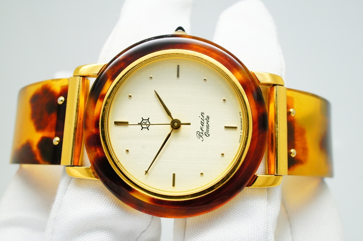 E142 作動良好 BRAIN ブレイン べっ甲 鼈甲 金文字盤 ラウンドケース型 メンズ腕時計 ゴールド金 お洒落 クォーツ(3針（時、分、秒）)｜売買されたオークション情報、yahooの ...